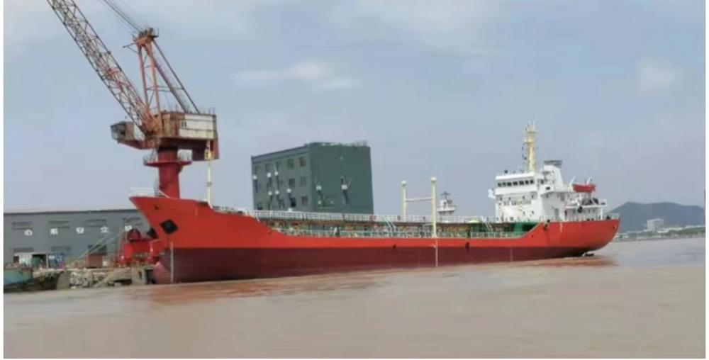 3000 DWT Oil tanker build in 2003 China Manufacturer