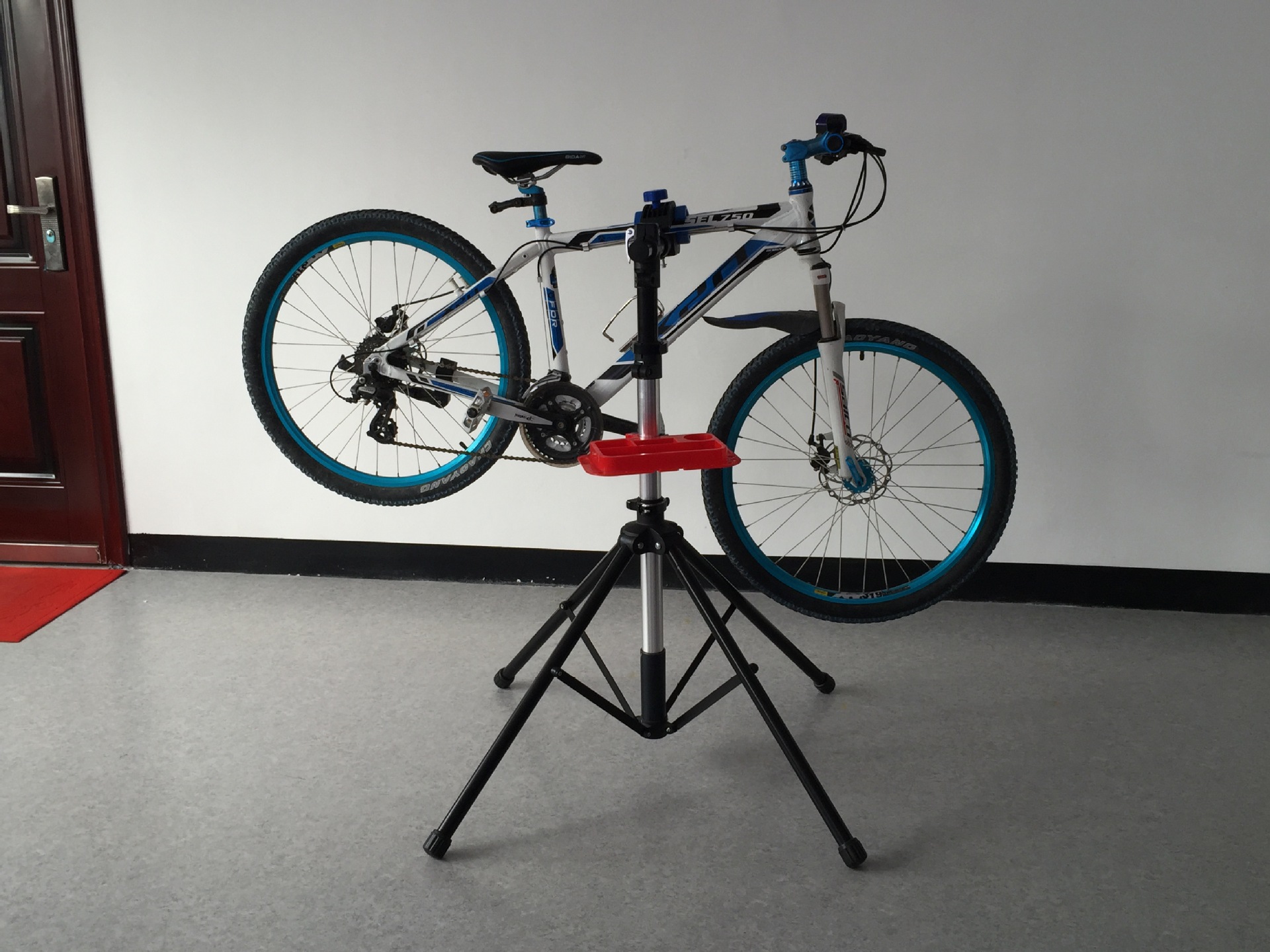 Rts Retractable Vertical Bicycle Repair Rack: An Adjustable Aluminum ...