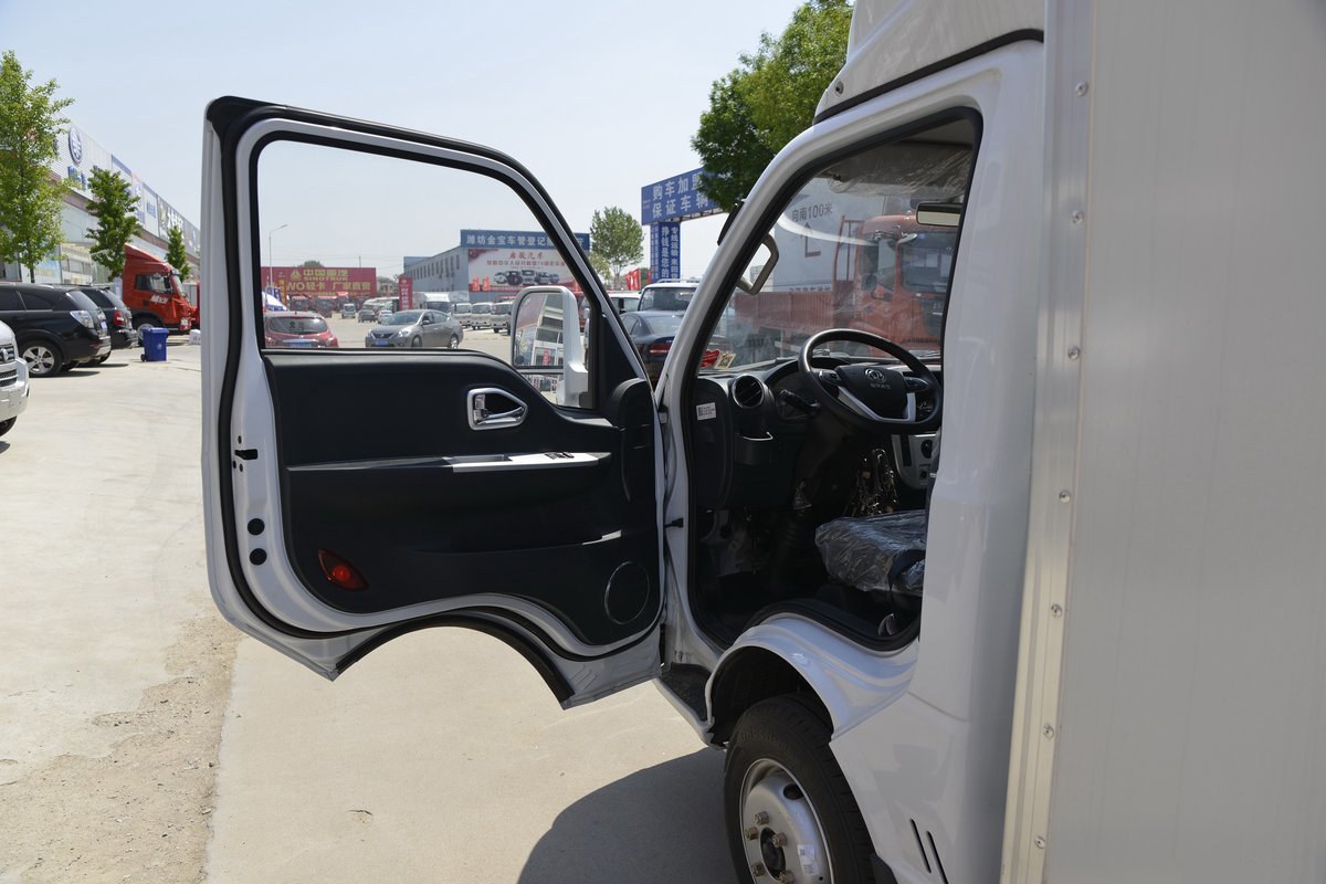 Dongfeng Cargo Truck with Sealed Cargo Box China Manufacturers ...