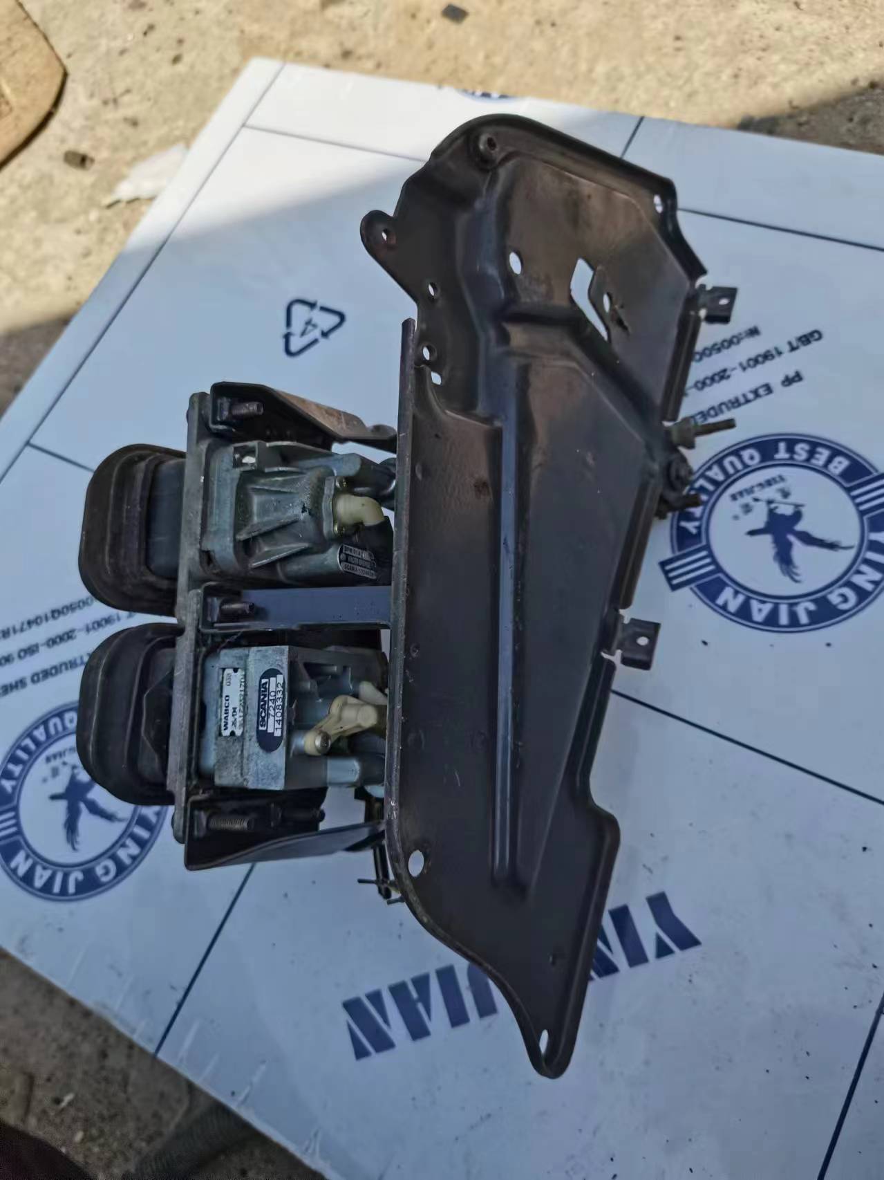 Used Hand Brake Valve In Good Condition For Scania Trucks - Part No ...