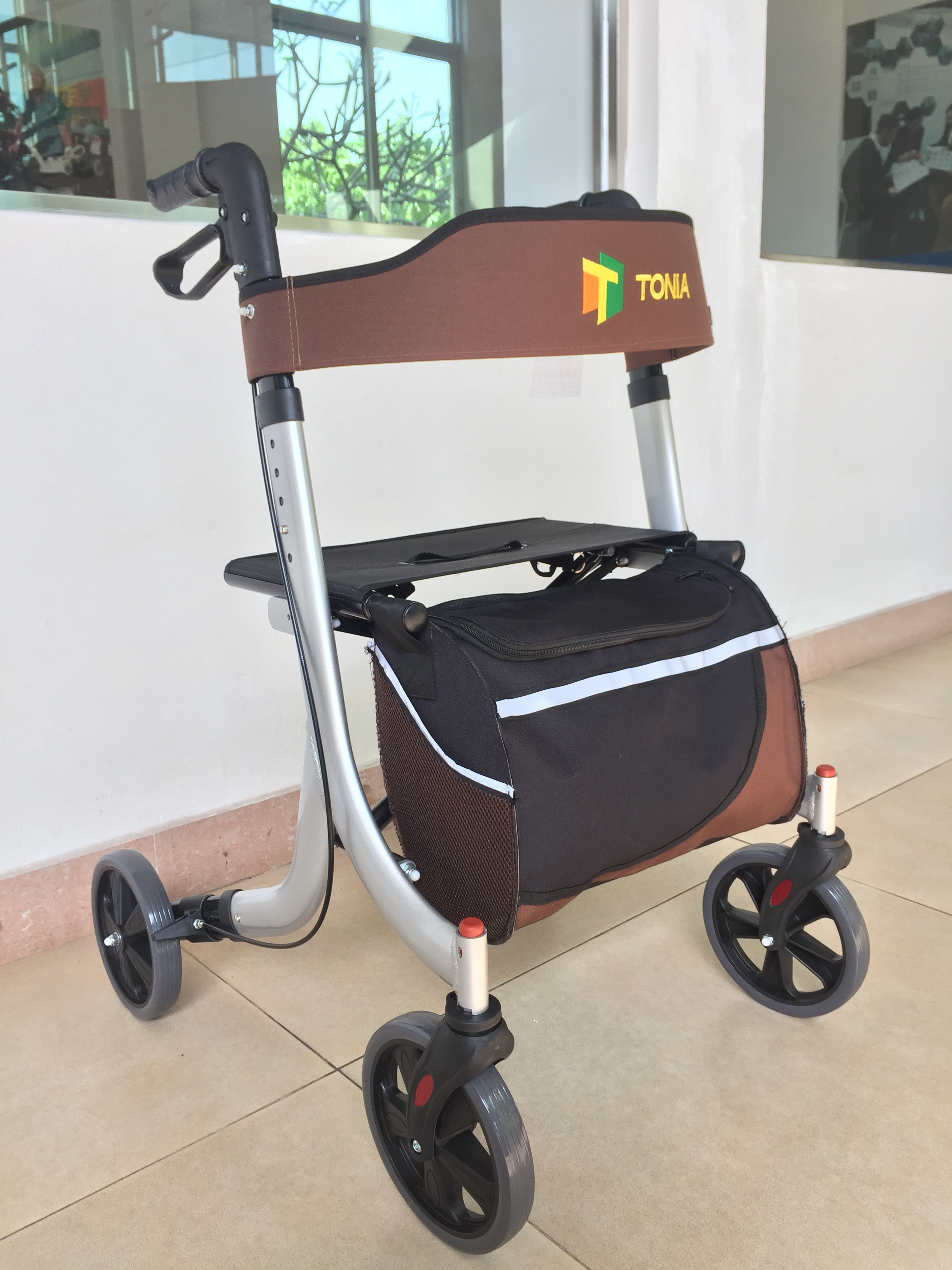 Tonia Lightweight Medical Walker Rollator Tra11 Silver, Bossgoo.com의 ...