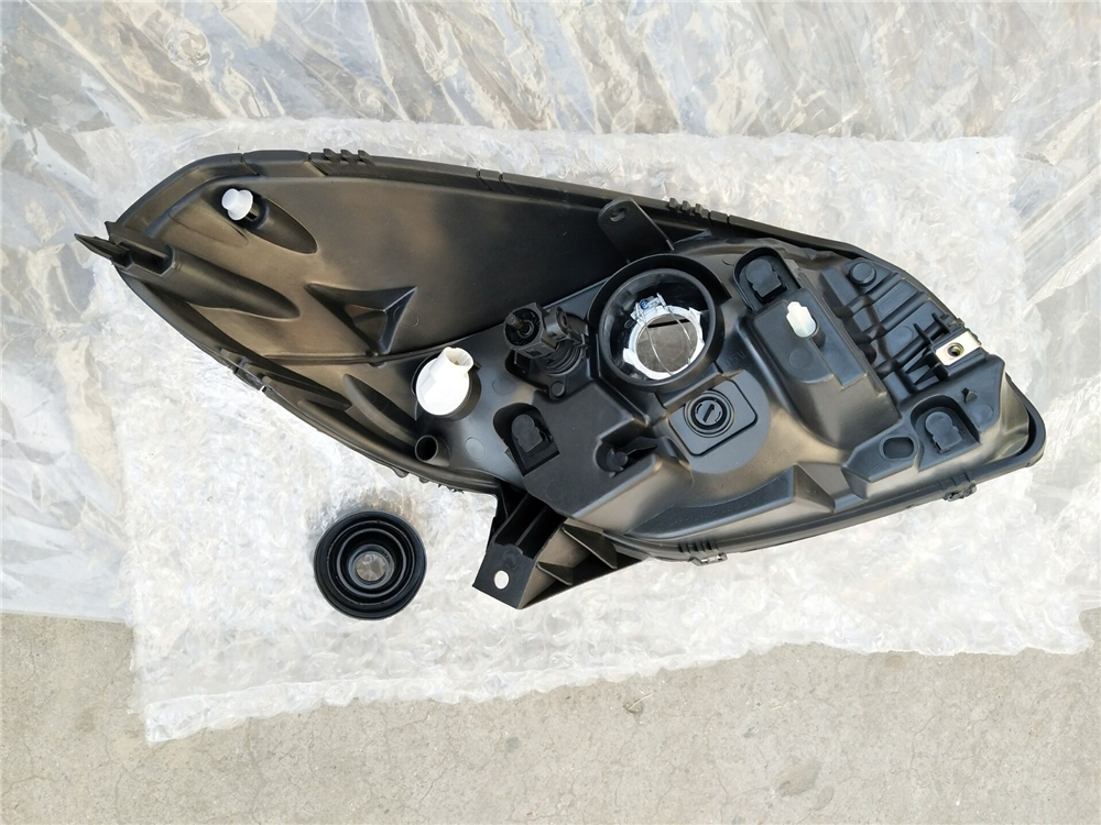 ไฟหน้าแบบเรโนลต์ Dacia Sandero 8200733877 คุณภาพสูง ไฟหน้าแบบเรโนลต์ ...