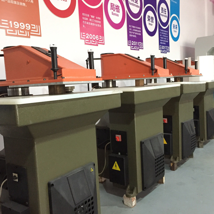 Used Italy Atom 922 Swing Arm Cutting Machine - 22t Hydraulic Second ...