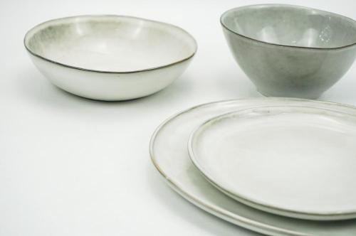 Reactive Glazed Stoneware Dinner Set In Light Grey, High Quality ...
