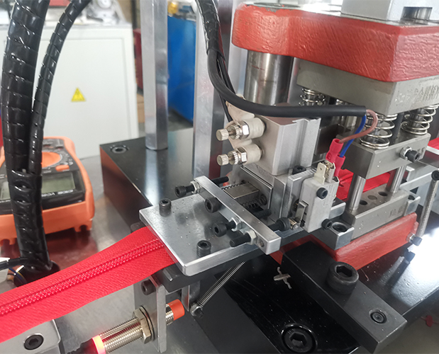 Full Automatic Nylon Zipper Ultrasonic Punching Machine, High Quality ...