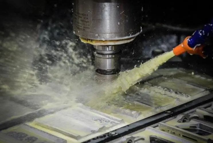 What if semi synthetic cutting fluid always has foam?