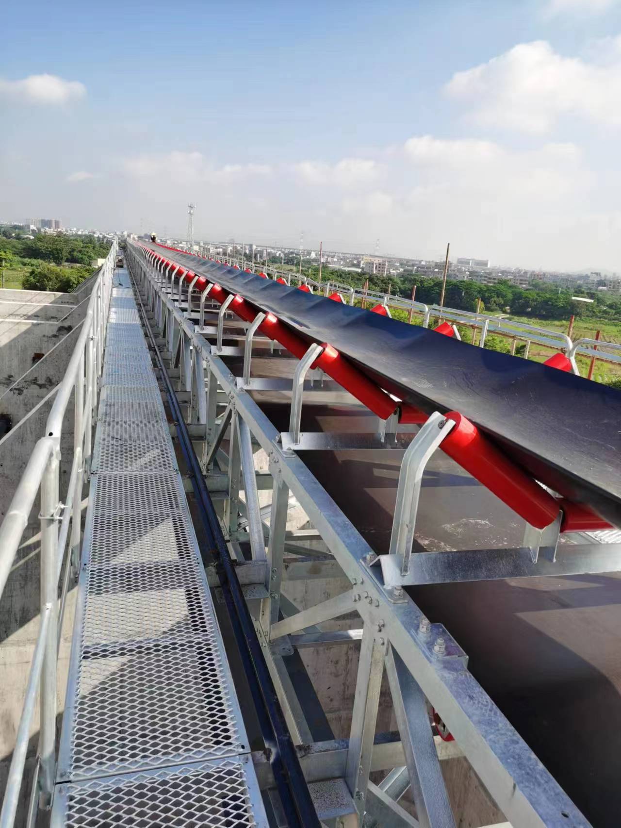 Transverse Bulkhead Tape Climbing Belt Conveyor Systems For Large-angle ...