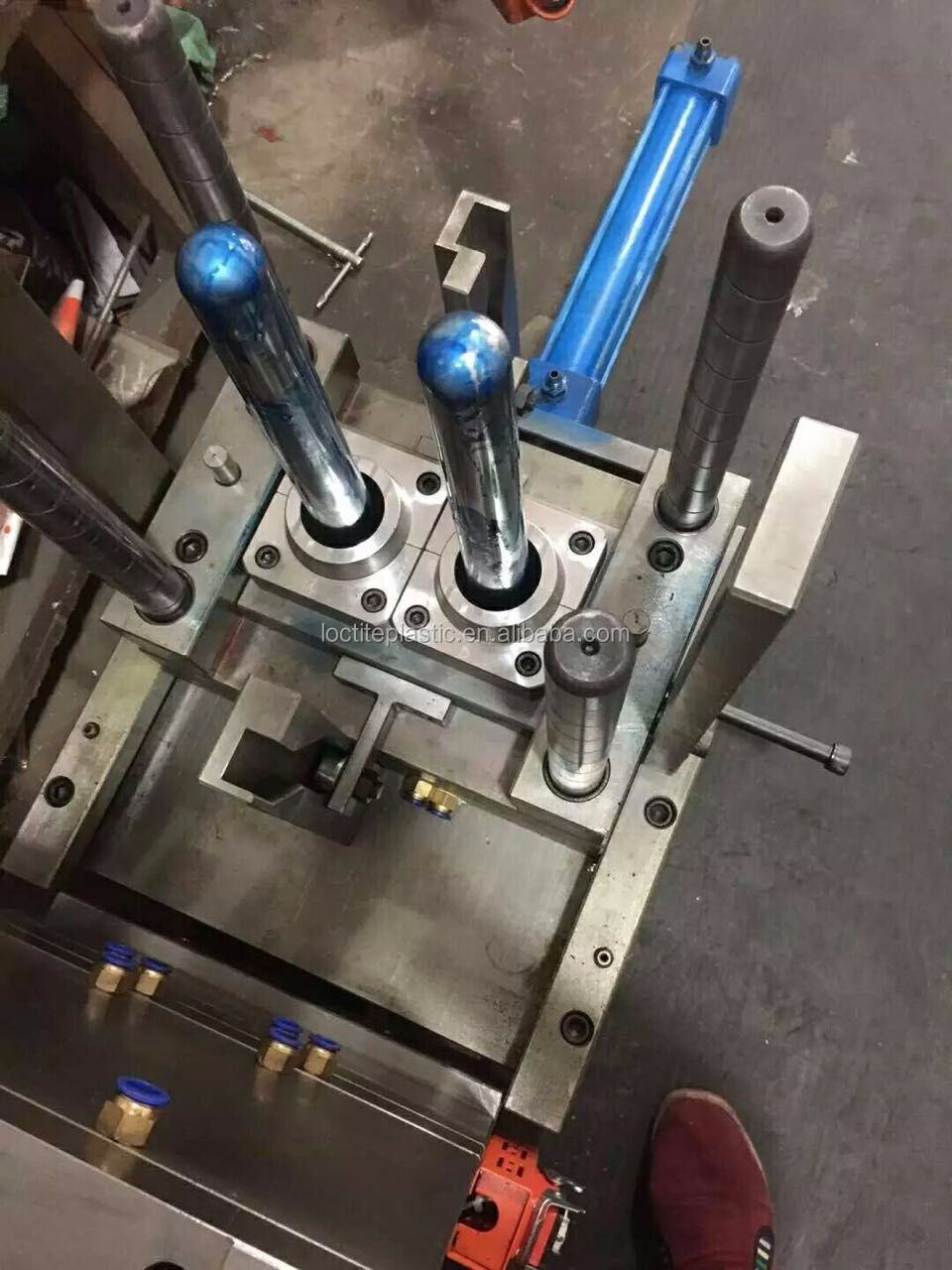 750g 4 Cavity Hot Runner Valve Gate Pin 5 Gallon Preform Mold 55mm ...