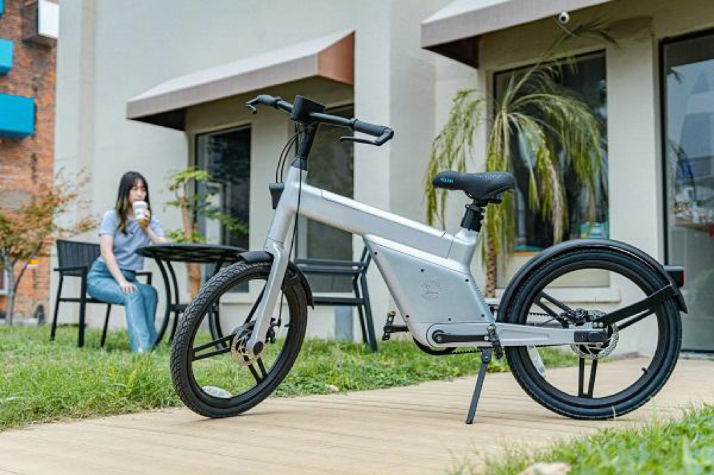 Hydrogen Bicycle: Mountain Style Fuel Cell Powered Sports Bike, High ...