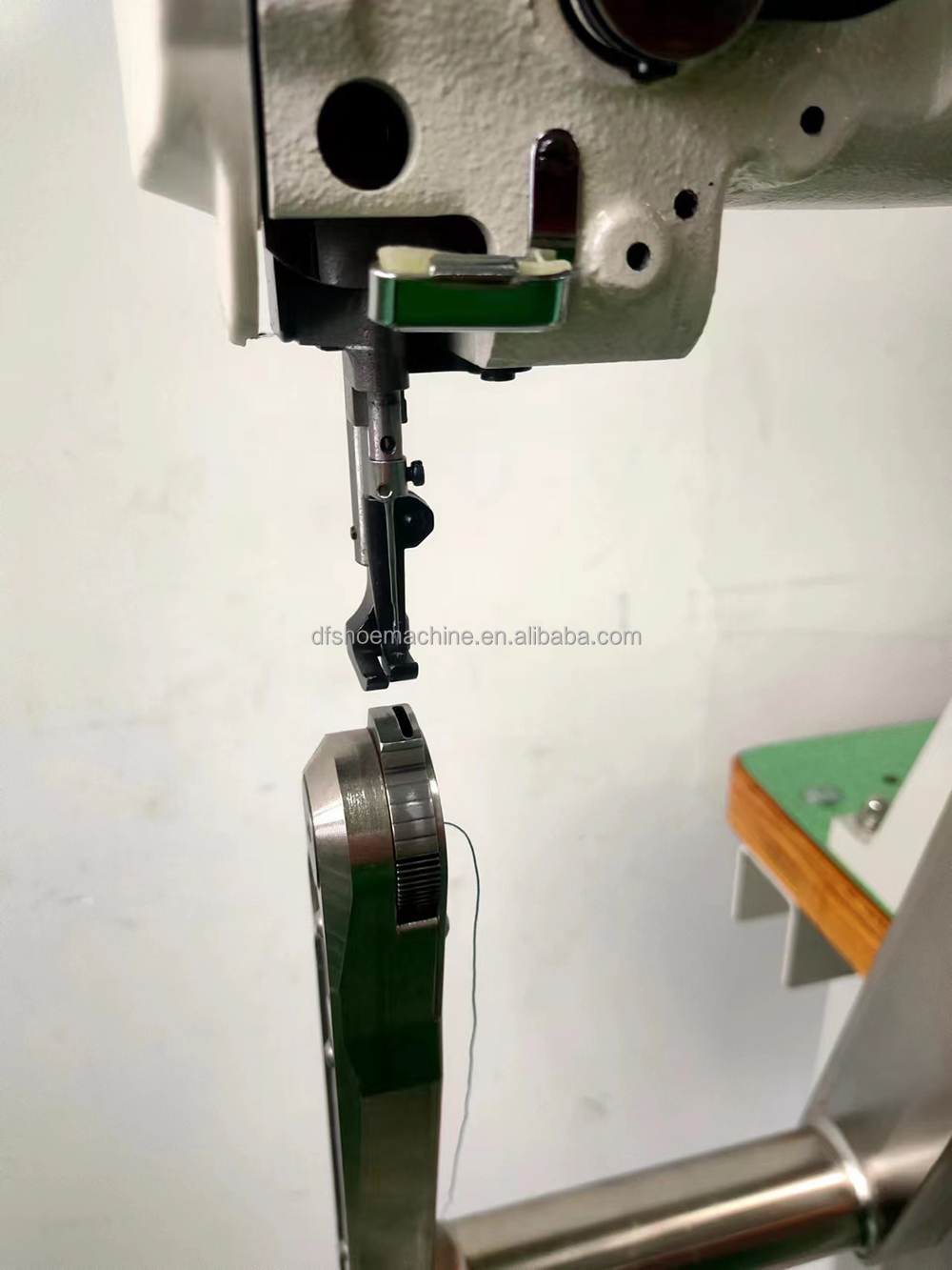 180 Degree Handbag Industrial Rotary Post Bed Walking Foot Lock Stitch ...