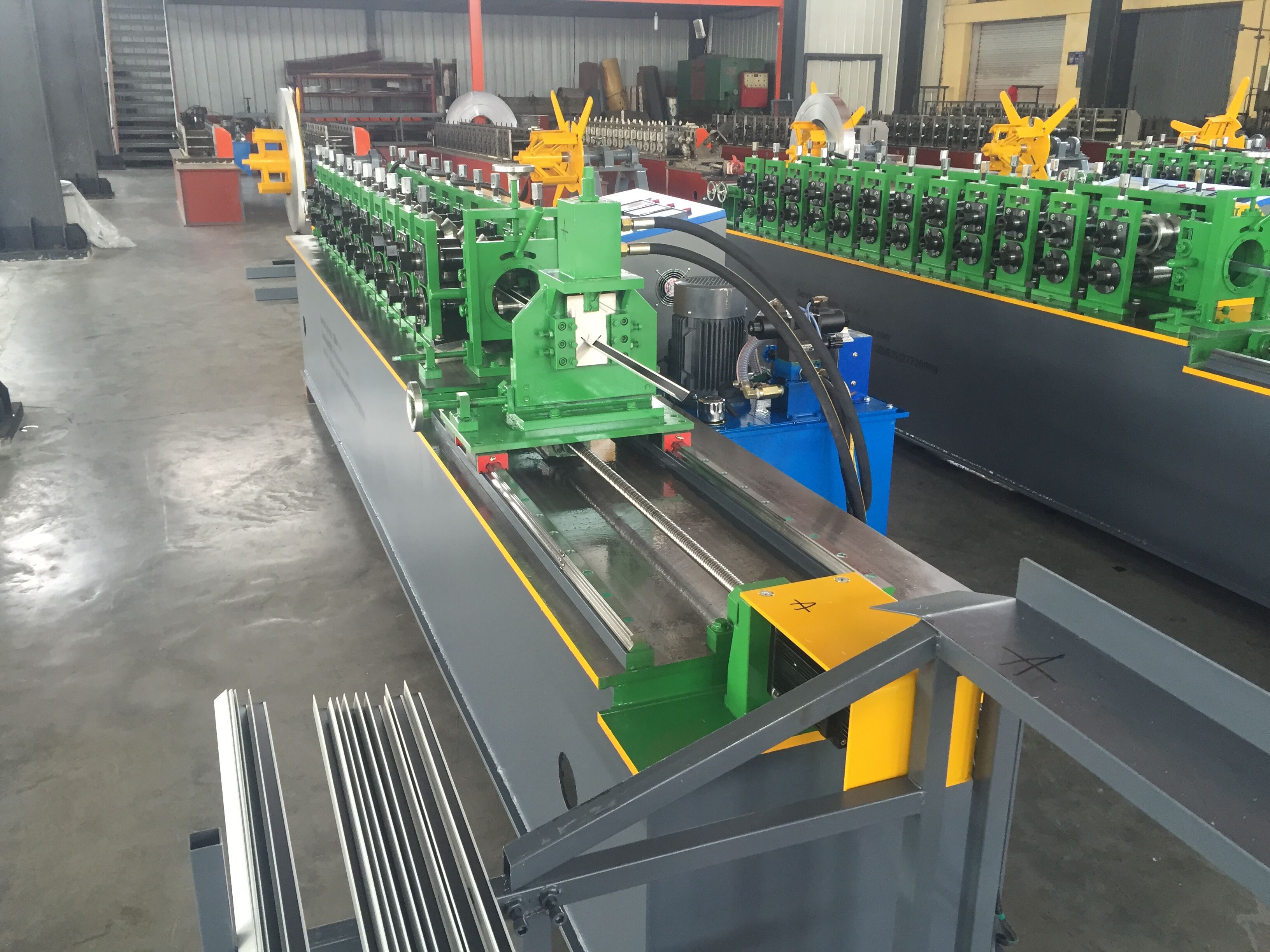 Steel wall angle roll forming machine