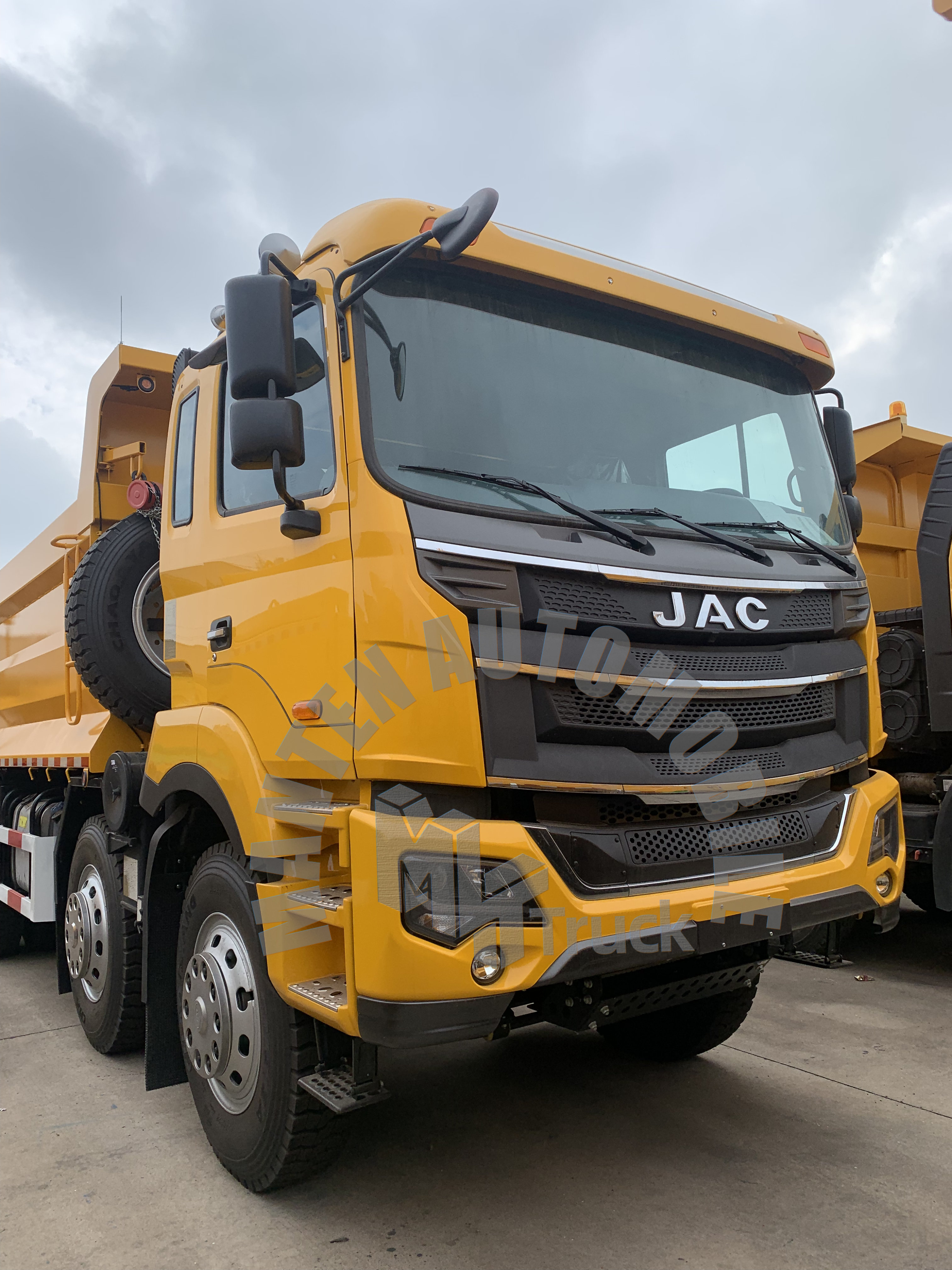 High Quality Jac 8x4 12 Wheels 380hp Dump Tipper Trucks - Used Tipper ...