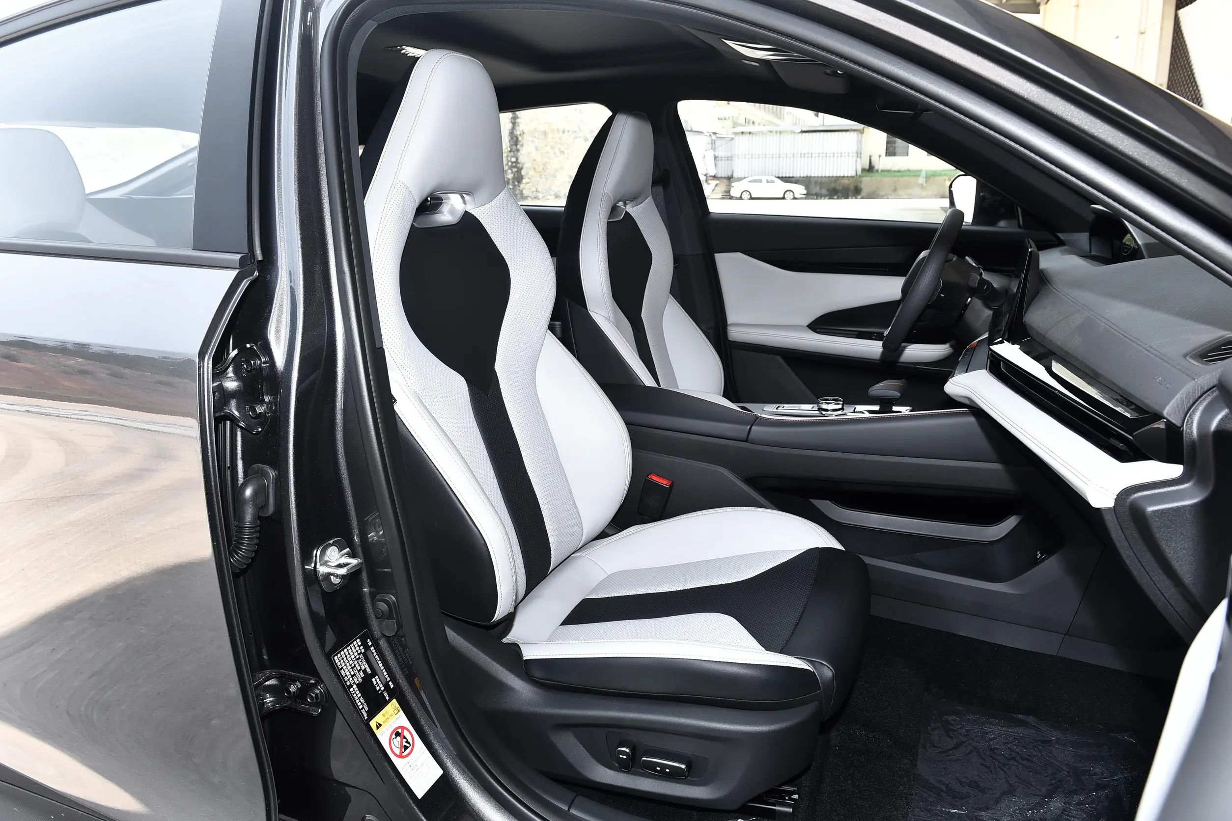 New Energy Plug-in Hybrid Changan Uni-v 1.5t 170ps 110ps 5-seater ...