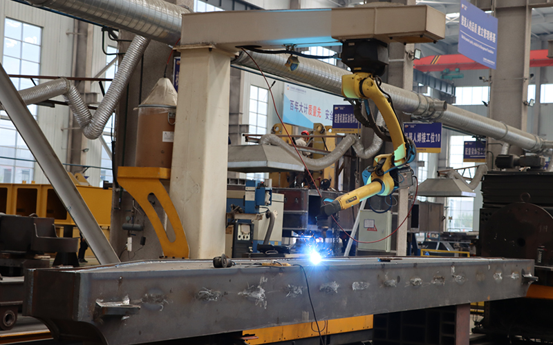 L structure large automatic robot welding production line China ...