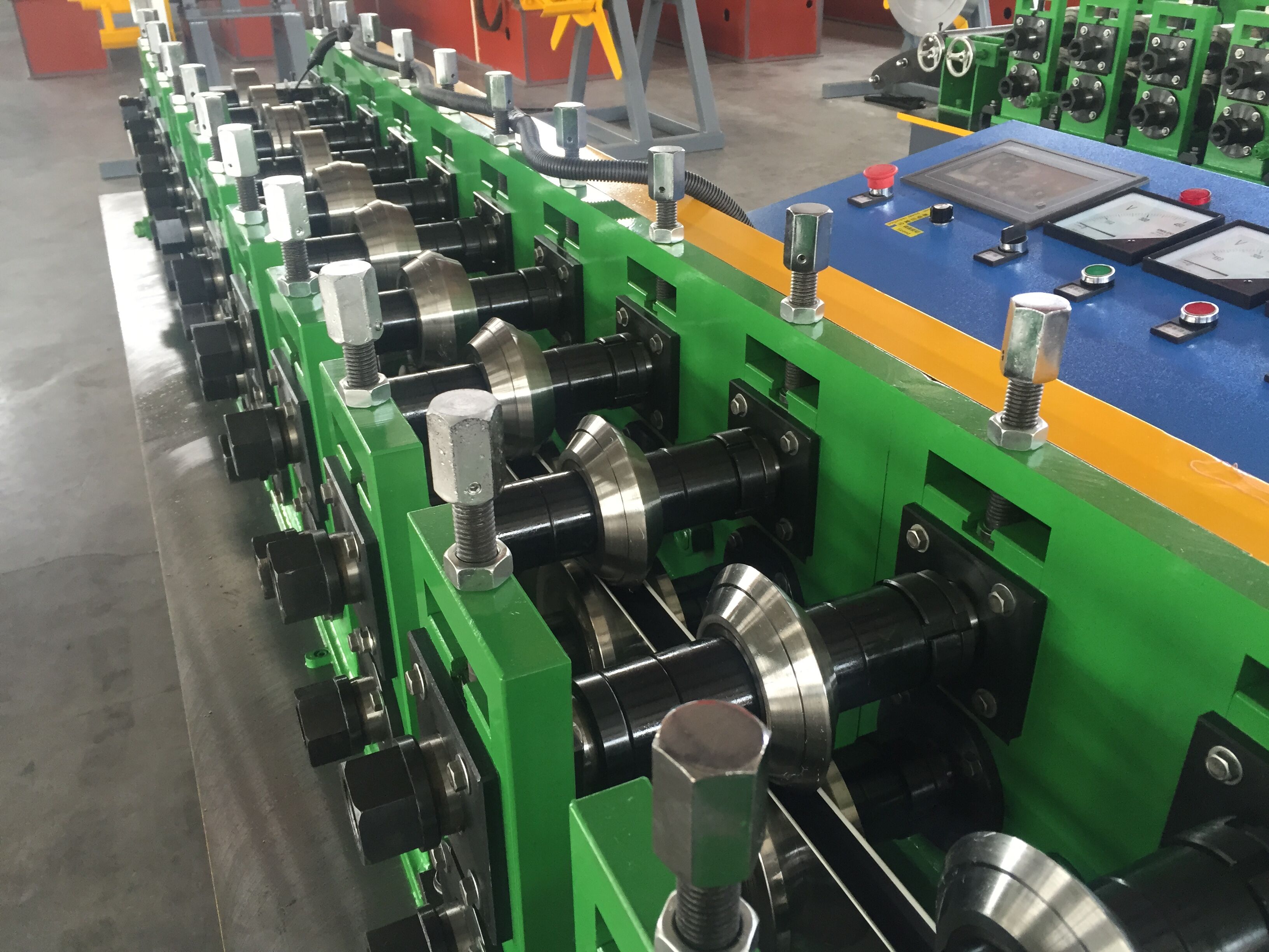 Steel wall angle roll forming machine