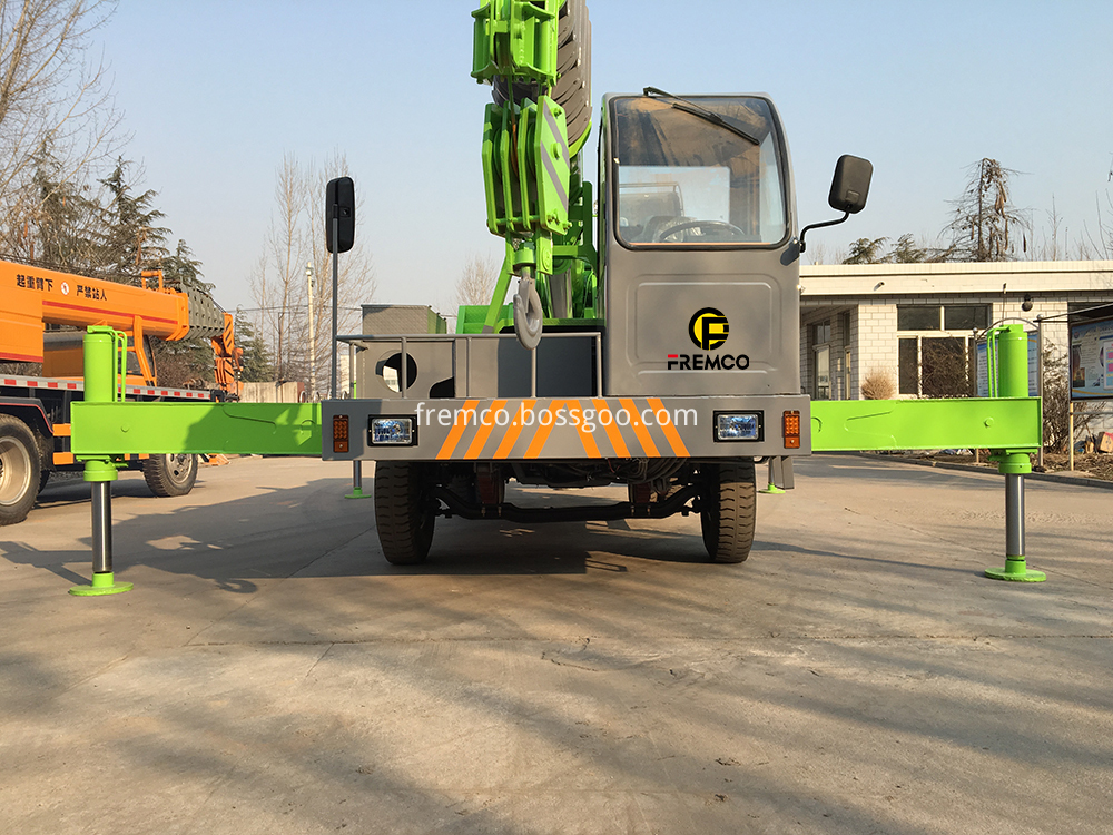 Mini Truck Crane Dengan Ban 8 Ton, kualitas tinggi Mini Truck Crane ...