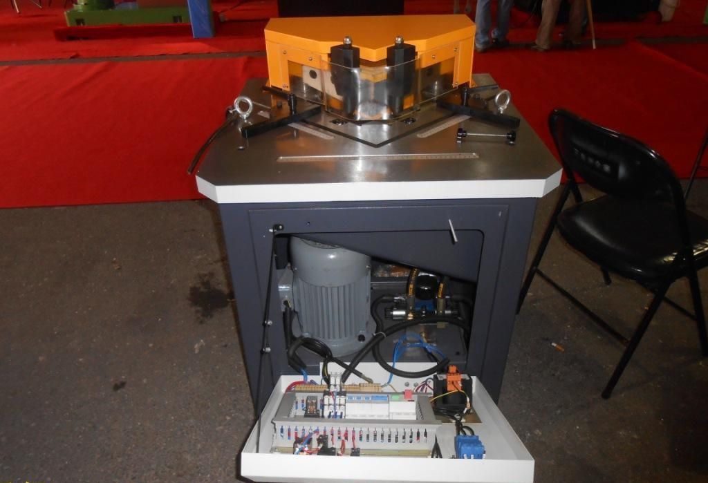 Hydraulic Corner Notch Cutting Machine Qx28y, High Quality Hydraulic ...