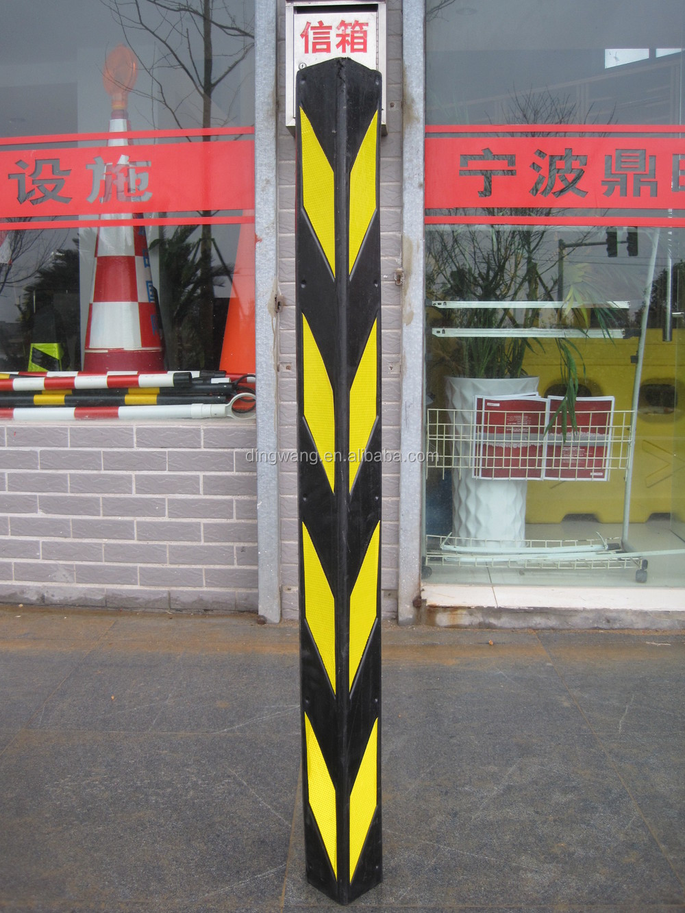 Reflective Wall Protection - 1m Rubber Corner Guard, High Quality ...