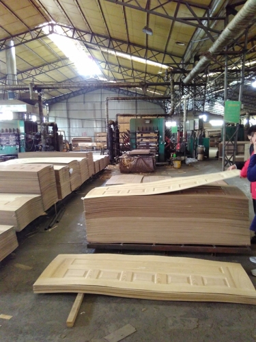 4mm Mdf / Hdf 우드 베니어 도어 스킨, Bossgoo.com의 고품질 4mm Mdf / Hdf 우드 베니어 도어 스킨