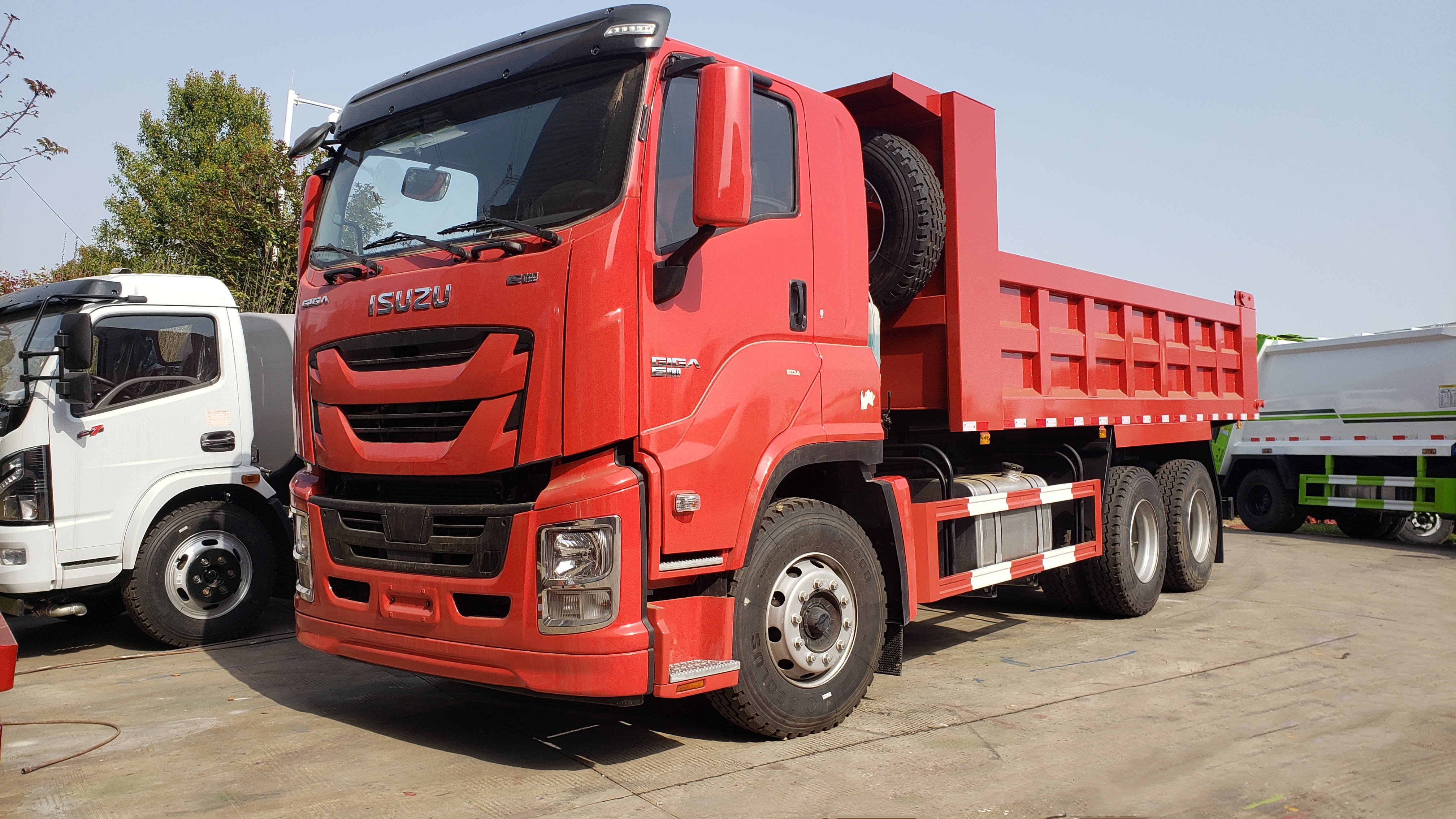 Small Isuzu Giga Trucks: Specifications And Types Including 6x4, 4x4 ...