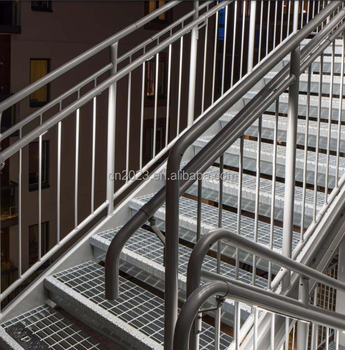 Galvanized Steel Safety Step Climbing Cage Ladder With Safety Cage ...