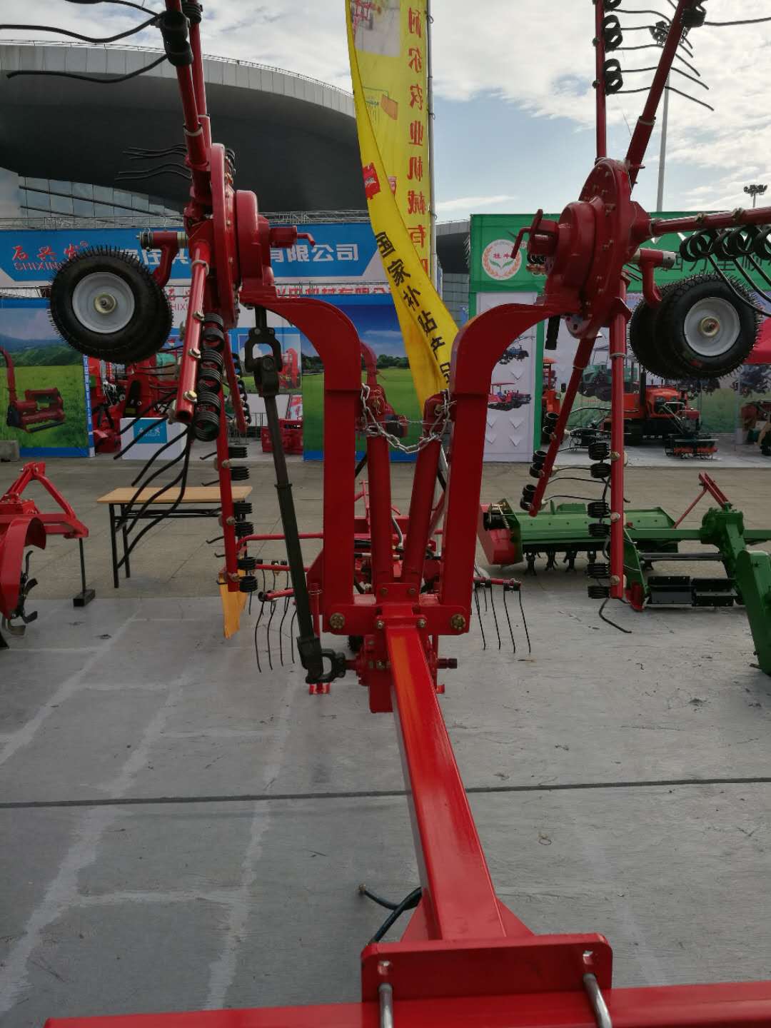 Made In China Pto Driven Double Rotary Hay Rake Grass Tedder, High ...