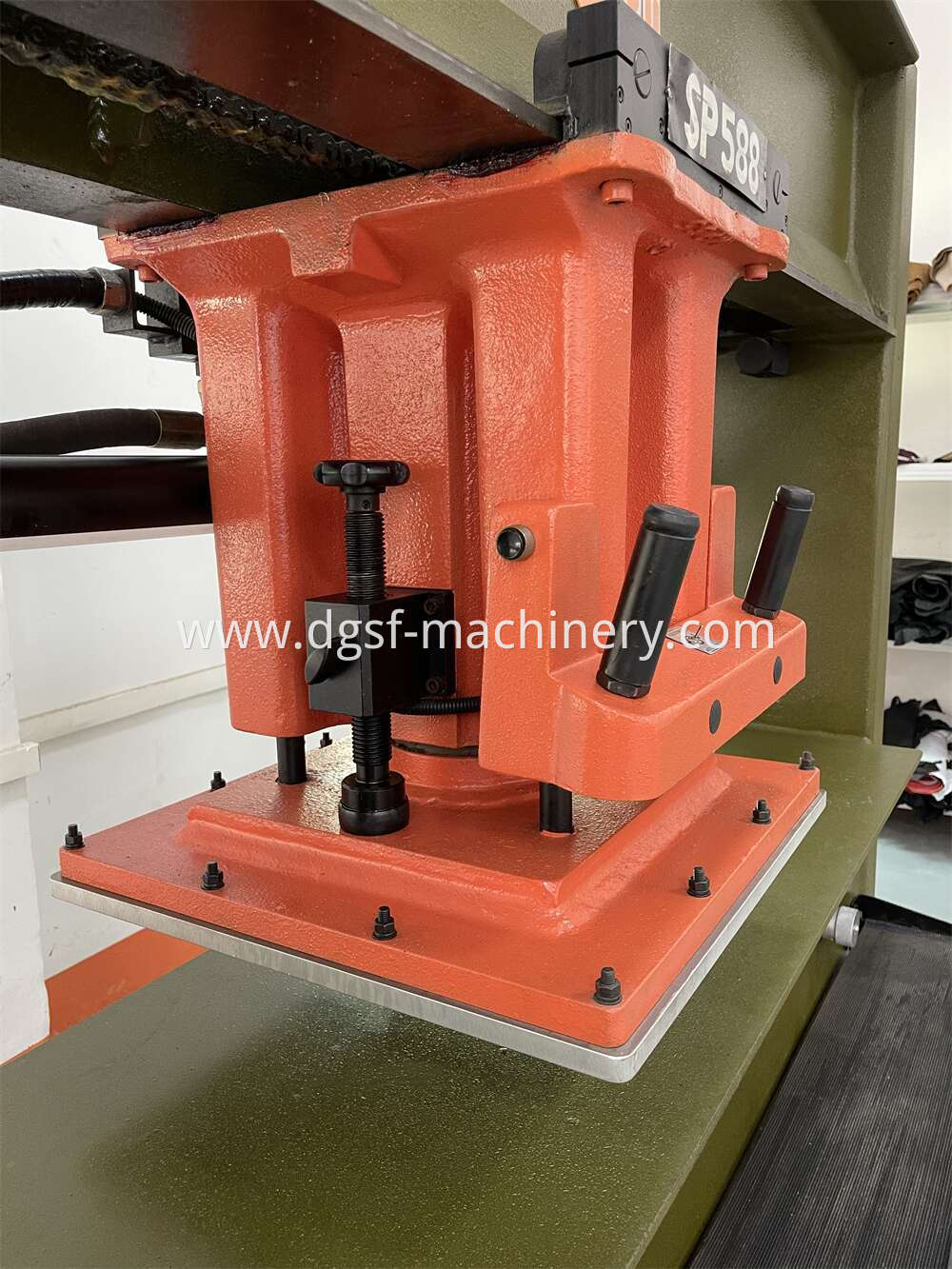 Reconditioned ATOM Travelling Head 25 Ton Leather Cutting Machine SP588 ...