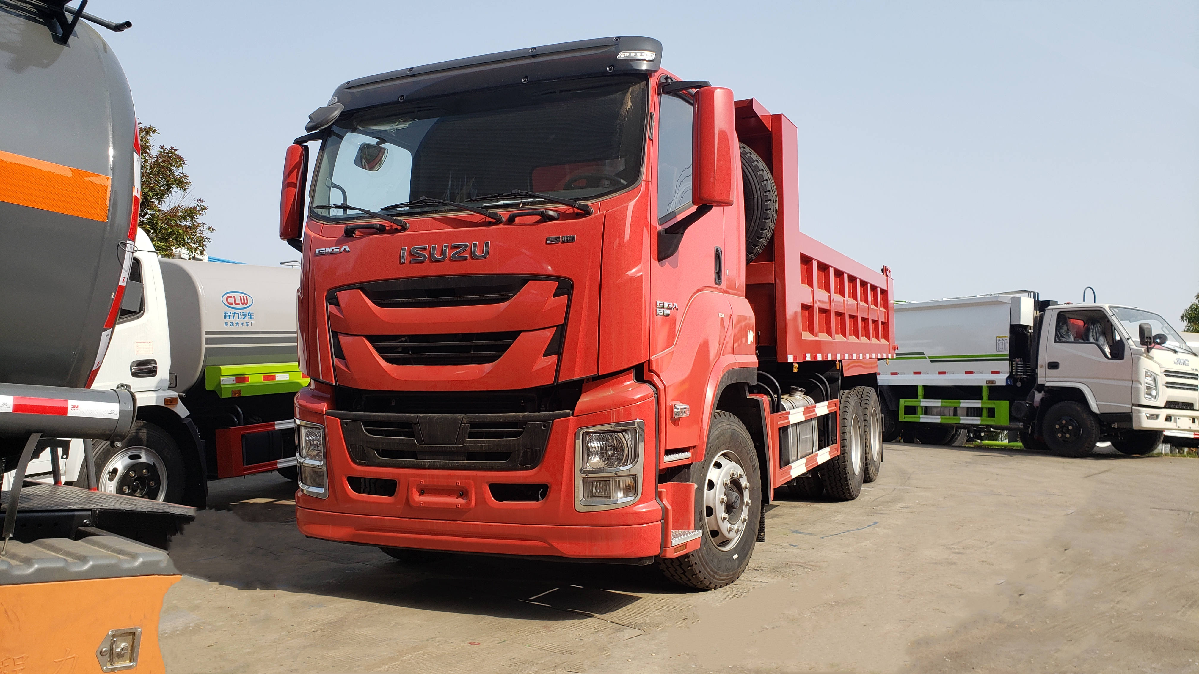 Small Isuzu Giga Trucks: Specifications And Types Including 6x4, 4x4 ...