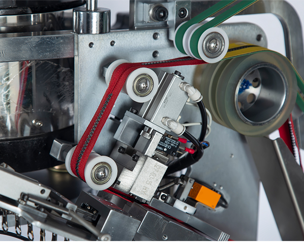 자동 플라스틱 지퍼 슬라이더 장착 기계, Bossgoo.com의 고품질 자동 플라스틱 지퍼 슬라이더 장착 기계