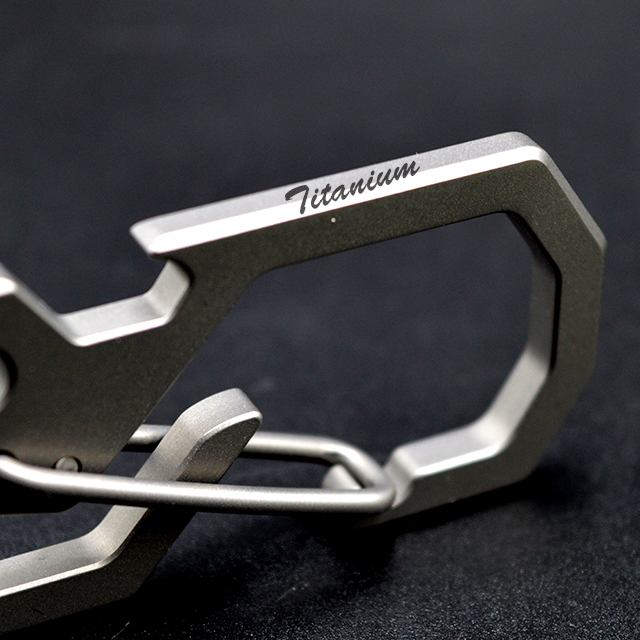 การปีนเขาที่เปิดขวด Titanium Carabiner Keychain คุณภาพสูง การปีนเขาที่ ...