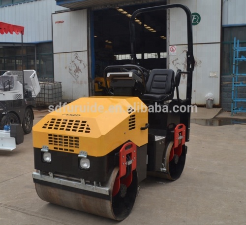 High Work Efficiency Asphalt Road Roller Compactor Fyl-900, High Quality High Work Efficiency ...