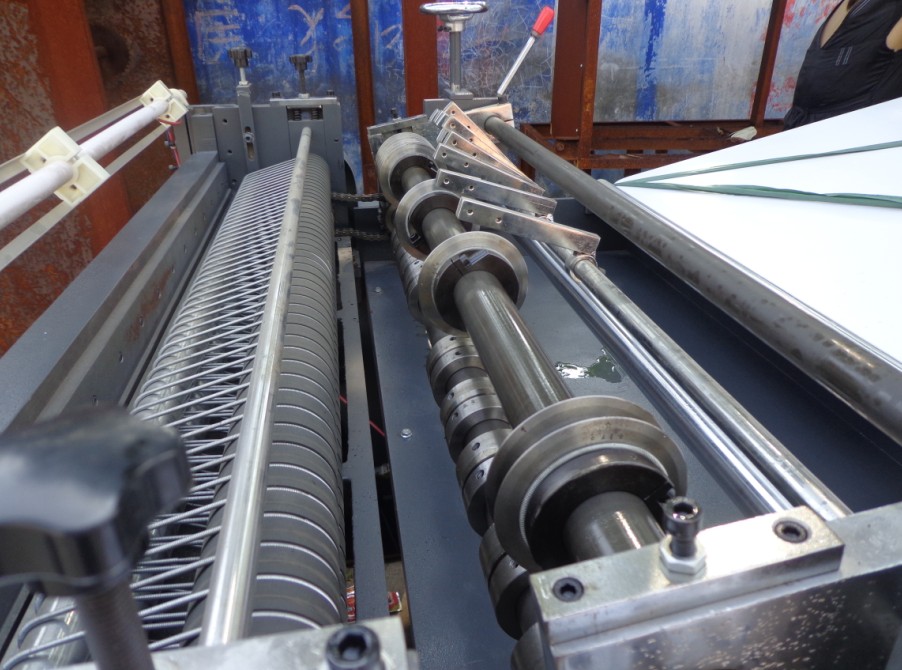 Hdpe Plastic Roll To Sheet Cutting Machine Hq-1000a, High Quality Hdpe ...