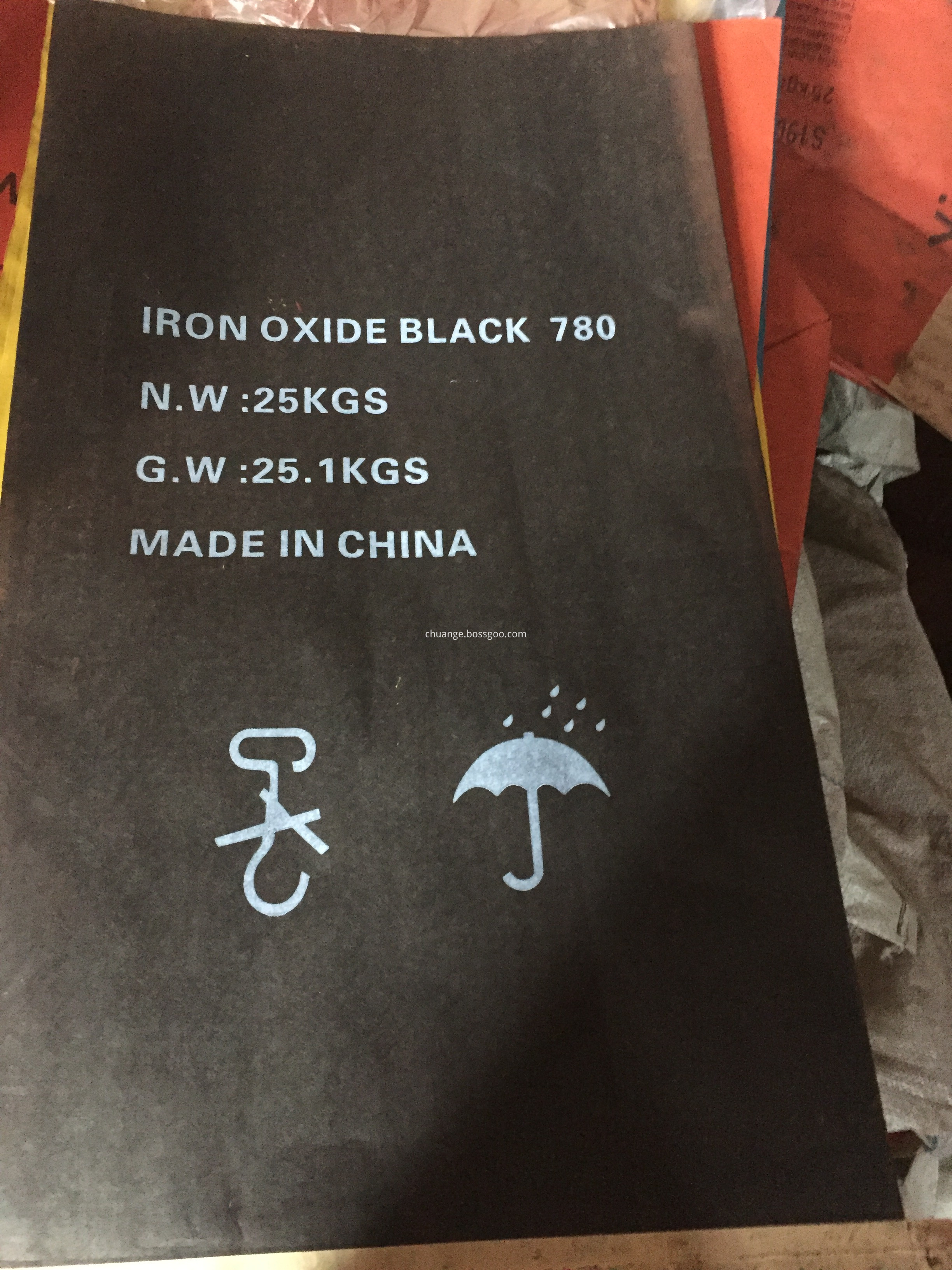 콘크리트를위한 산화철 검은 색 안료 330 780, Bossgoo.com의 고품질 콘크리트를위한 산화철 검은 색 안료 330 780