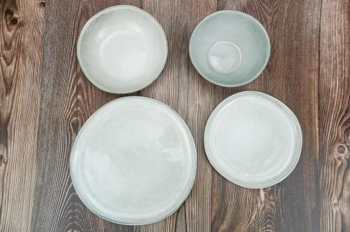 Reactive Glazed Stoneware Dinner Set In Light Grey, High Quality ...