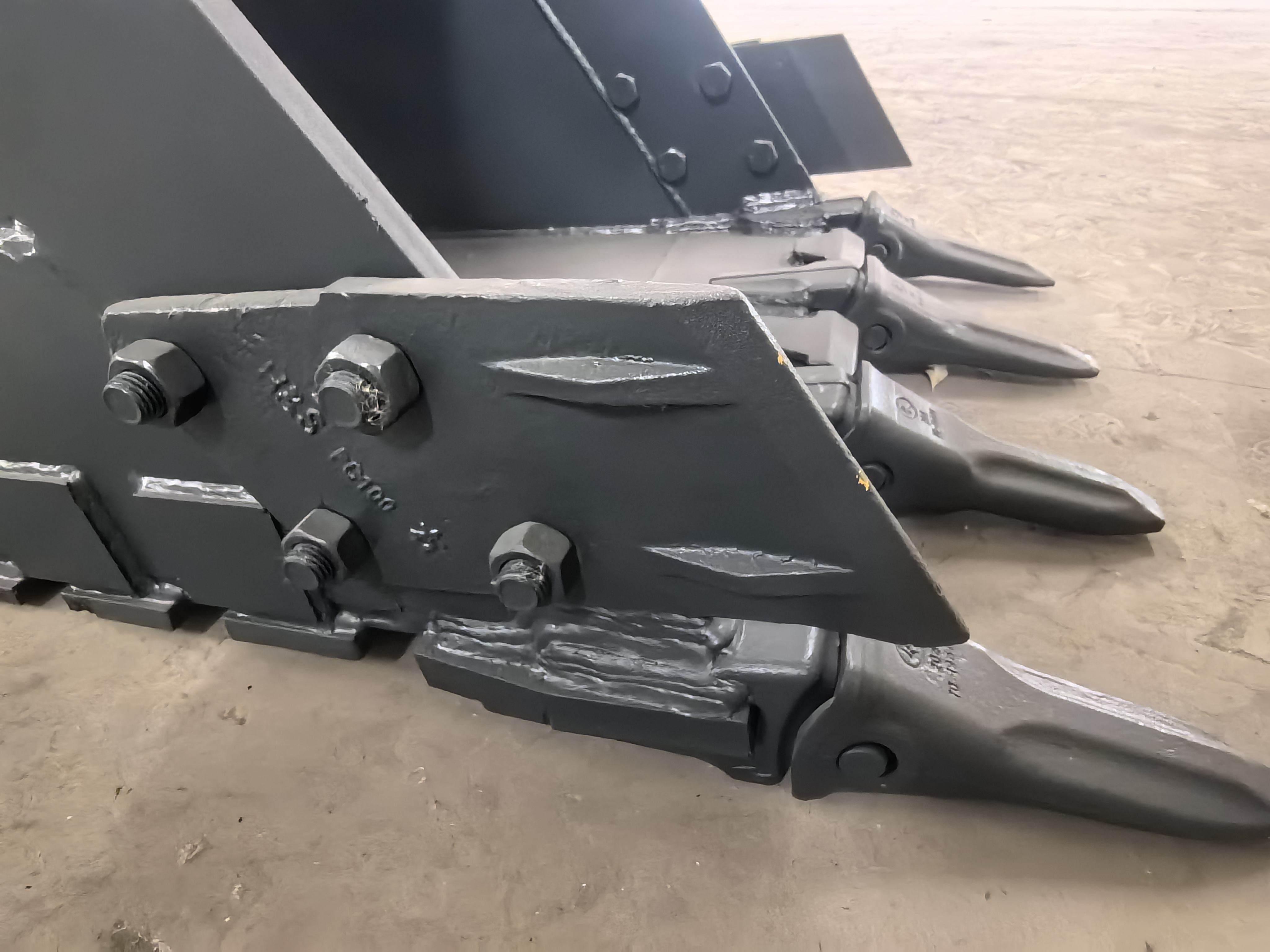 Excavator Heavy Duty Bucket With Reinforcement And Teeth, High Quality ...