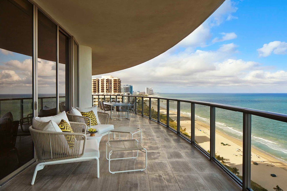 U Channel Aluminum Fence Post Base Plate Frameless Glass Railing With ...