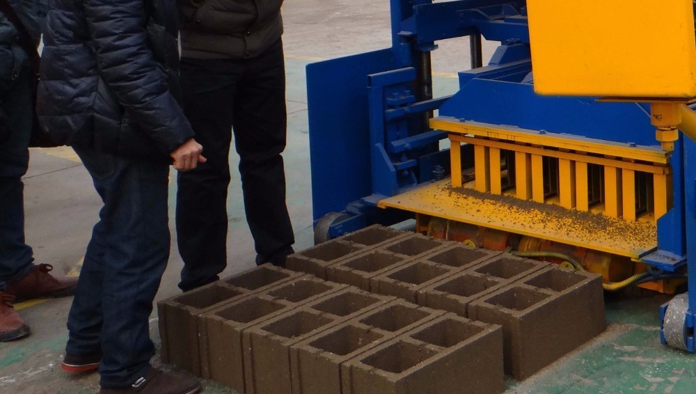 Qtm10-15 Moving Concrete Block Making Machine, High Quality Qtm10-15 ...