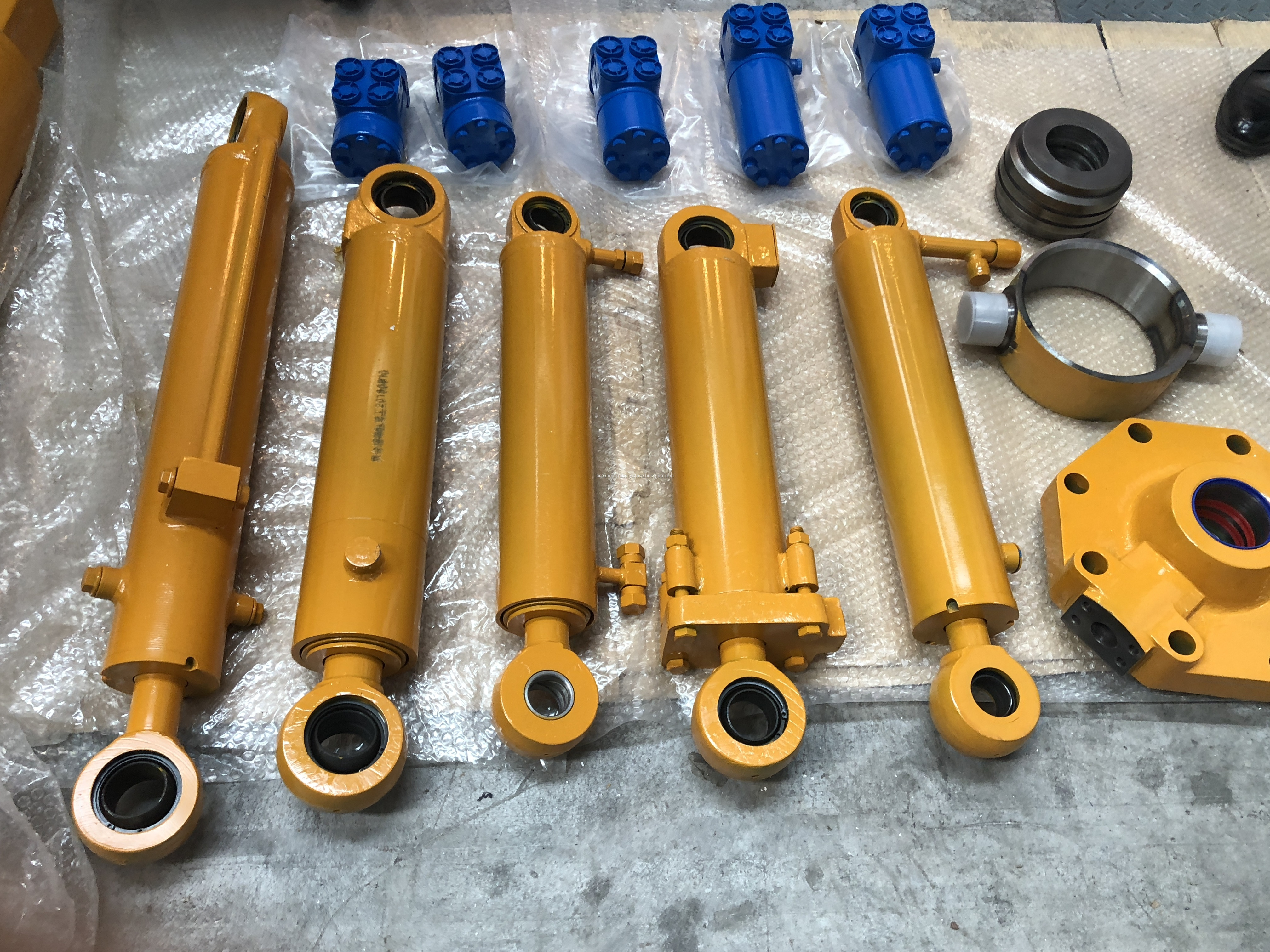 Liugong Wheel Loader Parts 10c0031 Left Steering Cylinder, High Quality ...