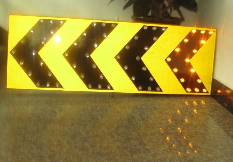 Waterproof Aluminium Solar Led Traffic Control Signs Anti-shock With Ce ...