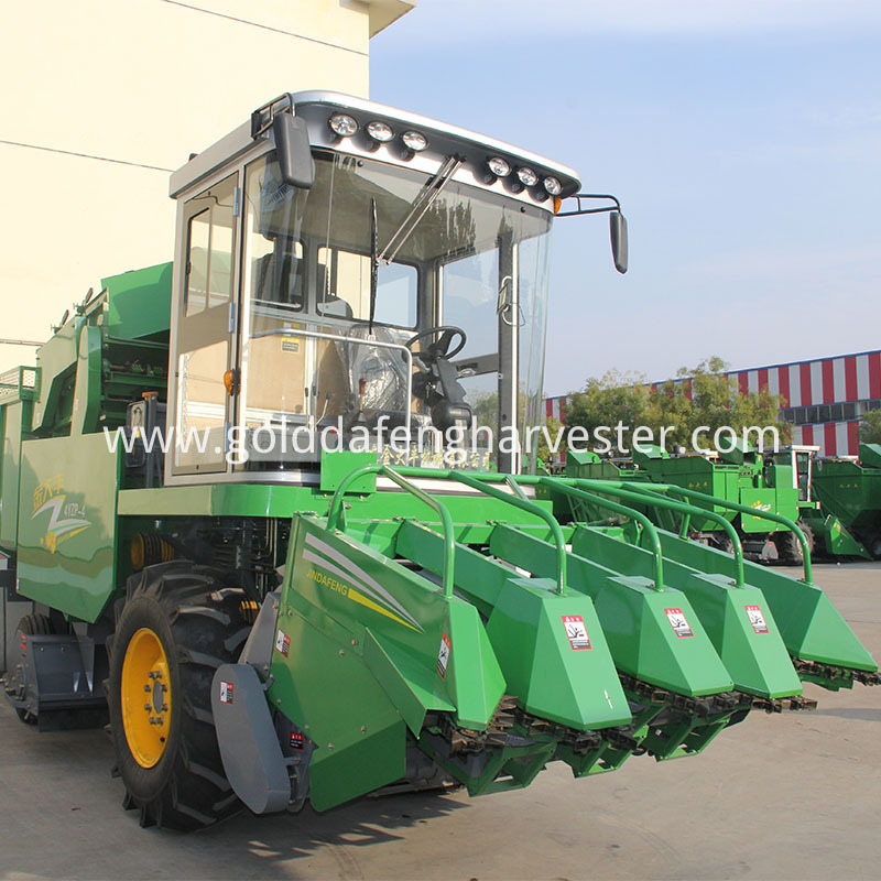 self-propelled combine harvester maize/ corn 4 rows China Manufacturer