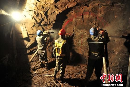 Hydraulic Rock Drill: Mining Rock Machine S215 Drifter, High Quality ...