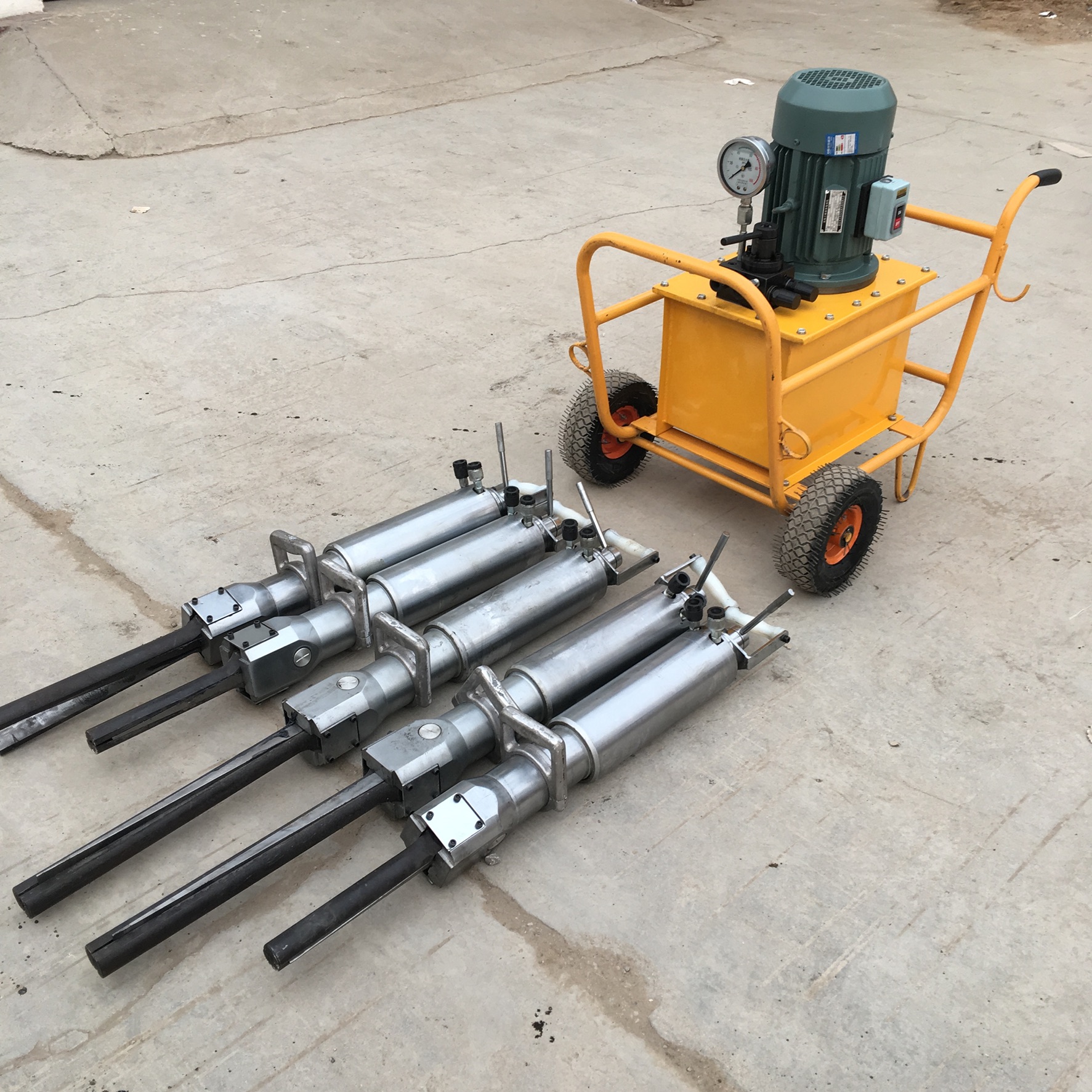 Hydraulic Rock Breaker Machine: Diesel And Electric Stone Splitting ...