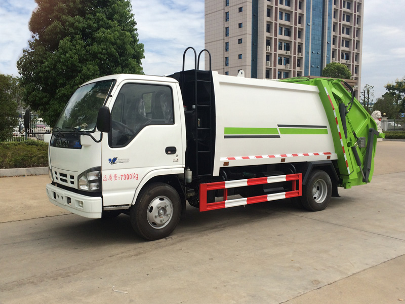 Japan 5000 Liters I-suzu Compactor Garbage Truck, High Quality Japan ...