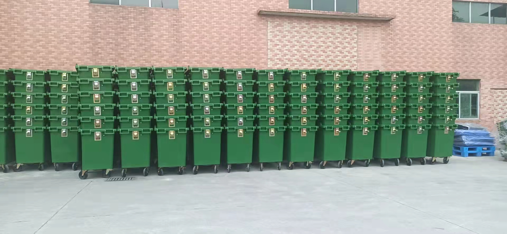 360 Liter Hdpe Plastic Wheelie Bin: Rectangular Waste Container With ...