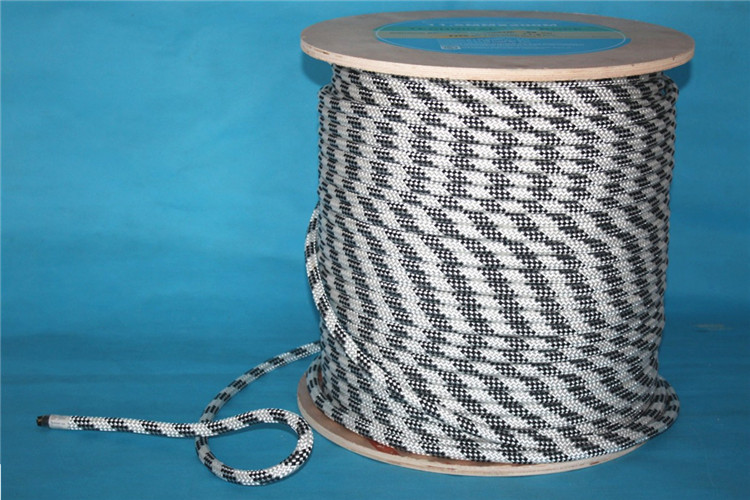 Static or Dynamic Rope for Rappelling