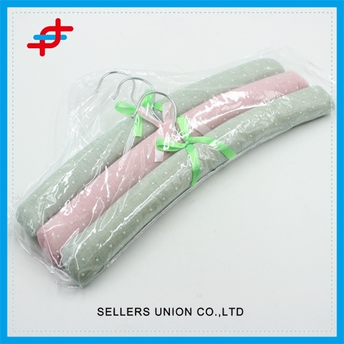 Satin Padded Cloth Hanger, Bossgoo.com의 고품질 Satin Padded Cloth Hanger