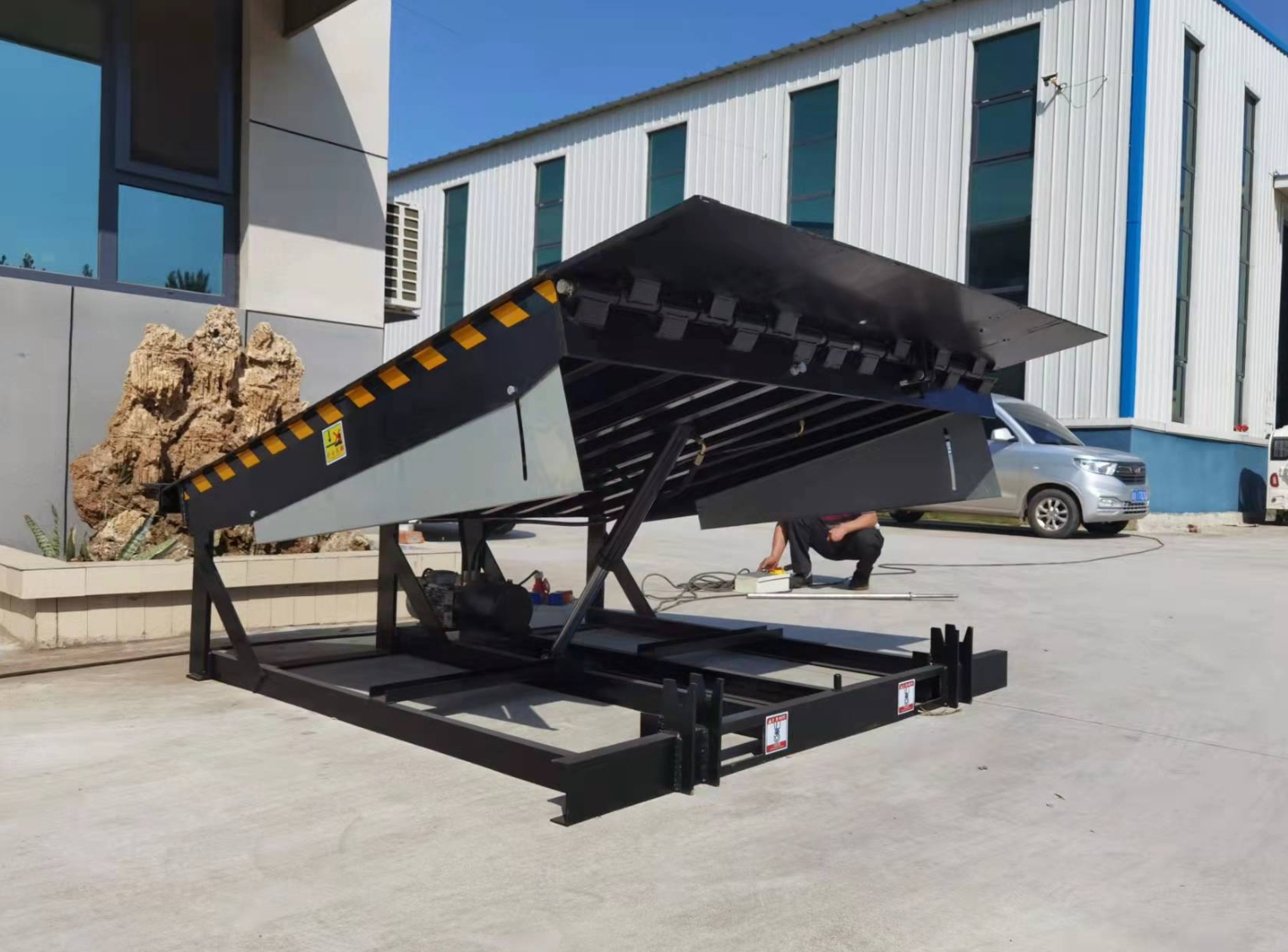 Ramp Platform For Hydraulic Container Loading Docks - Supports Up To 12 ...