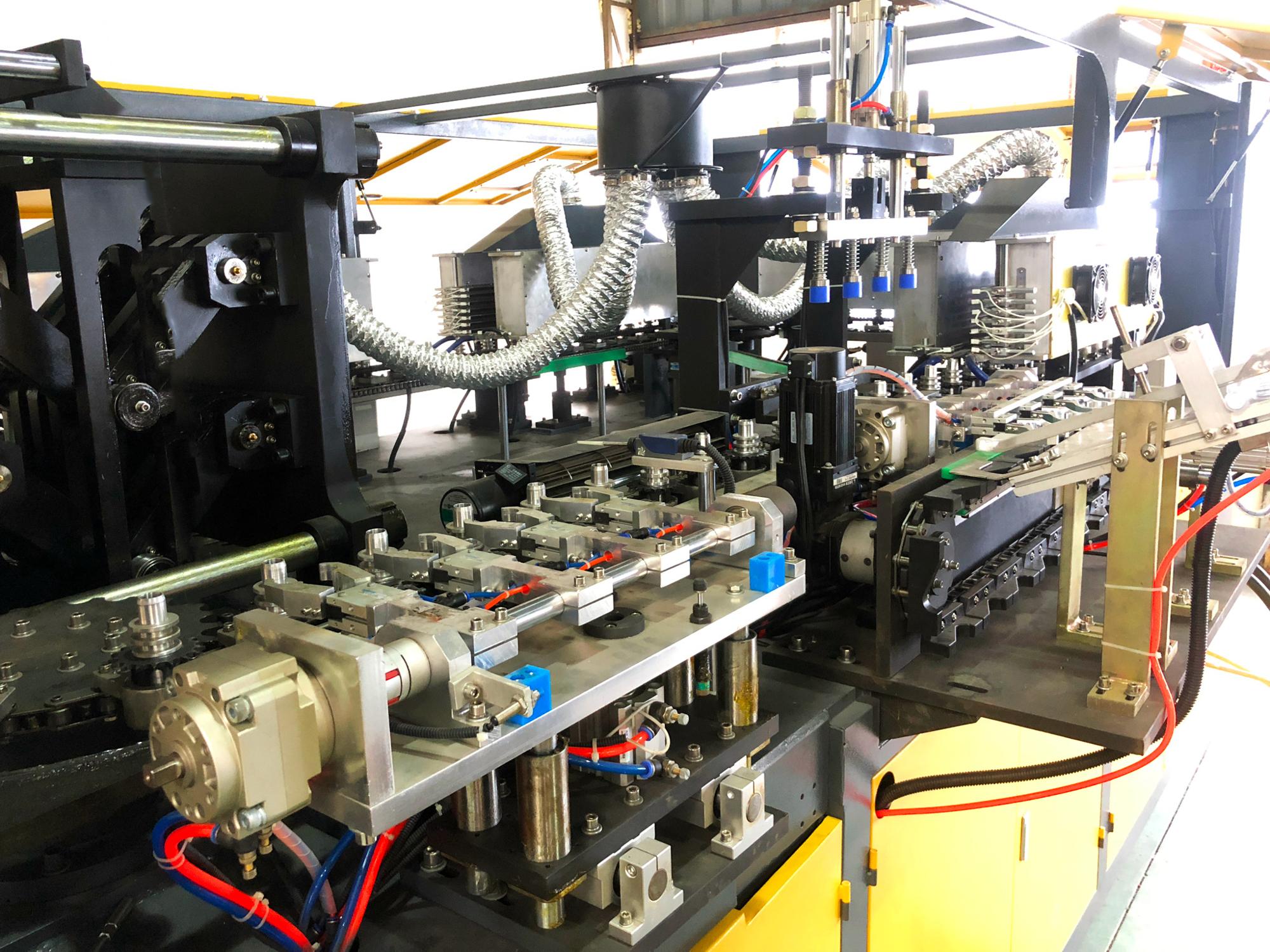 Automatic Blowing Preform Feeding 2 Liter Bottles, High Quality ...