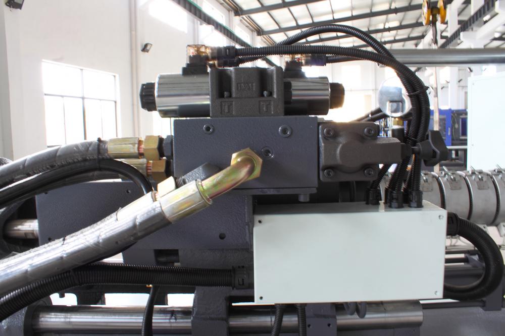 220 Ton High Precision Injection Molding Machine China Manufacturers ...