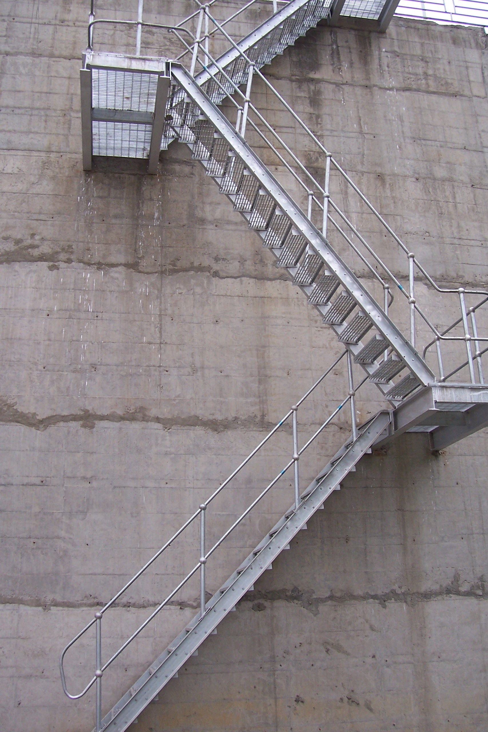 Galvanized Steel Safety Step Climbing Cage Ladder With Safety Cage ...